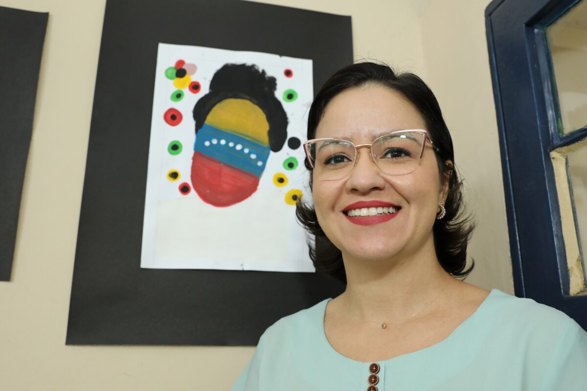 "Espelho de Si" exibe autorretratos de alunos do Ensino Médio